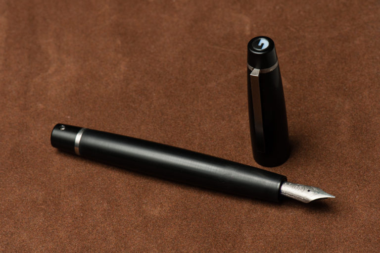 Review: Conid Minimalistica, Delrin, EF Titanium Nib – Hand Over That Pen