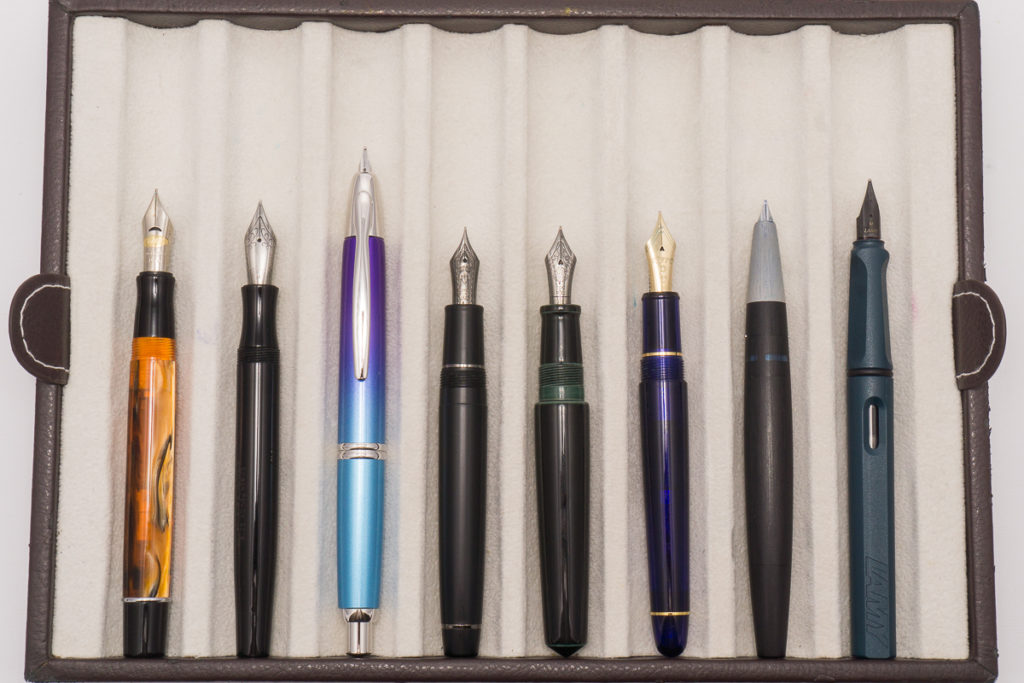 Nakaya Piccolo (Ao-Tamenuri, Soft Medium CI) – Hand Over That Pen