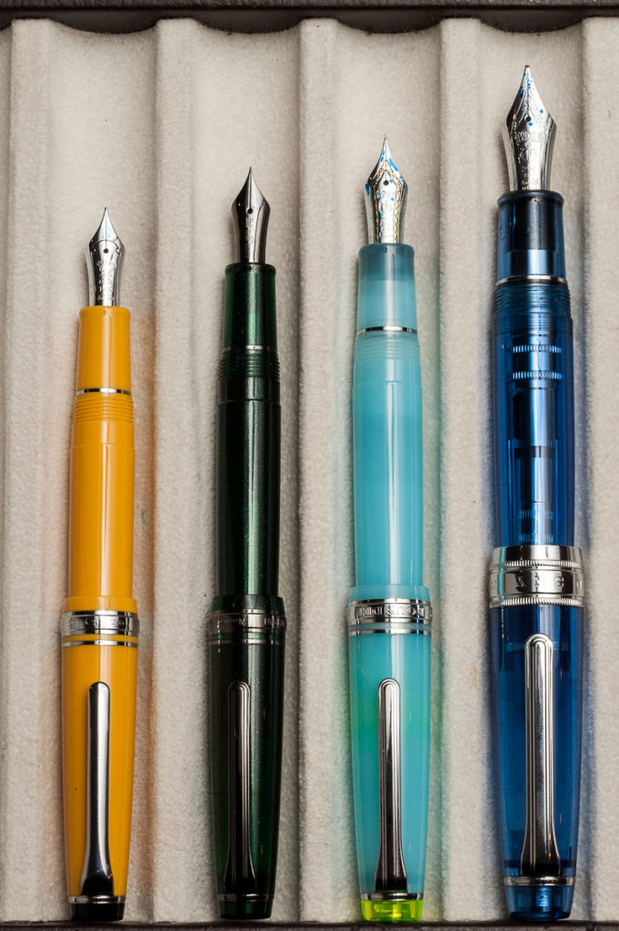 Review: Sailor Professional Gear Slim/Sapporo Mini (Medium-Fine Nib ...